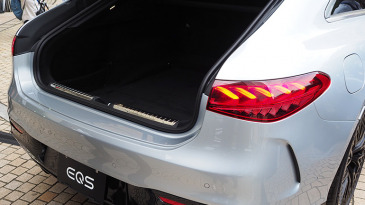 メルセデス・ベンツの新型EVセダン「EQS」「EQE」が照らす一歩先の未来｜@DIME アットダイム
