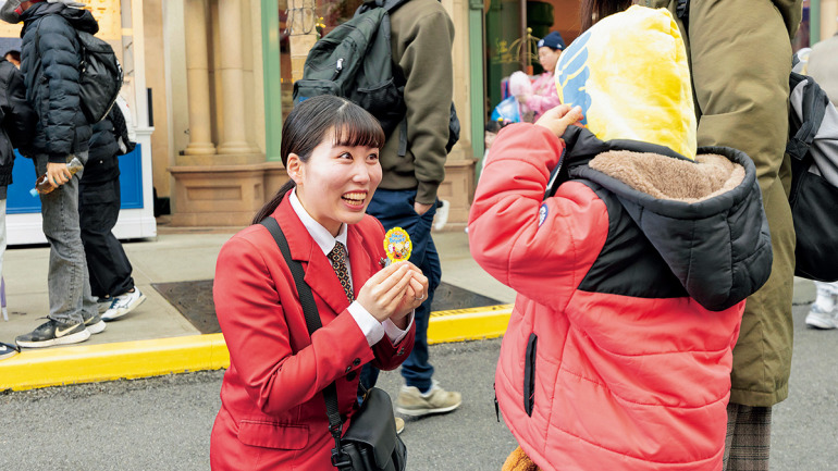 接客、装飾、制服管理、USJを支える〝影の主役〟たちの仕事に密着｜@DIME アットダイム