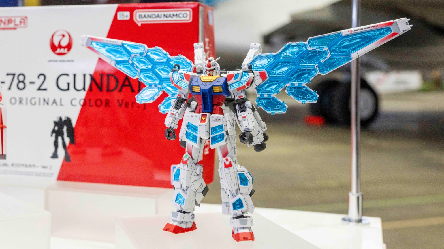 大阪・関西万博の開催に向けてRX-78F00/E ガンダムとミャクミャクの「JALガンダムJET」が就航｜@DIME アットダイム